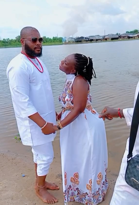 Nigerian traditionalists hold their wedding ceremony by riverside